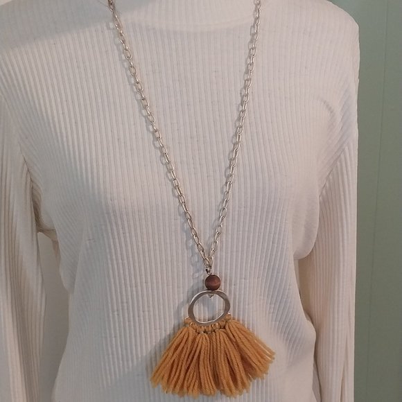 Plunder | Jewelry | 295 Plunder Long Gold Link Chain With A Gold Yarn ...